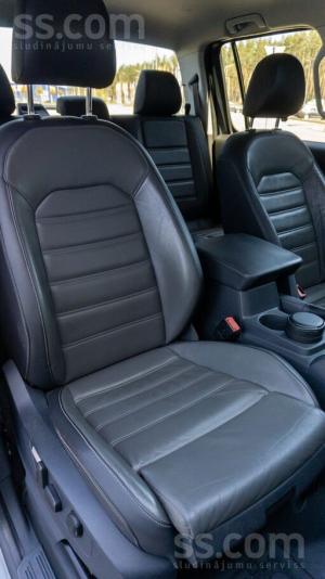 Grey Volkswagen Amarok 2018 in Riga, with an engine capacity of 3.00 L and mileage of 294 thousand km for 17190 €, photo 28 on AUTOMOTO.COM.LV