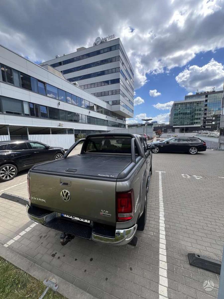 Pelēks Volkswagen Amarok 2019 Viļņa, ar dzinēja tilpumu 2.97 L un nobraukumu 257 tūkst. km par 20000 €, foto 6 vietnē AUTOMOTO.COM.LV