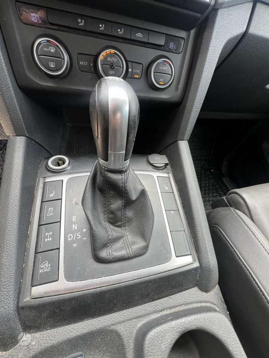 Pelēks Volkswagen Amarok 2019 Viļņa, ar dzinēja tilpumu 2.97 L un nobraukumu 257 tūkst. km par 20000 €, foto 9 vietnē AUTOMOTO.COM.LV