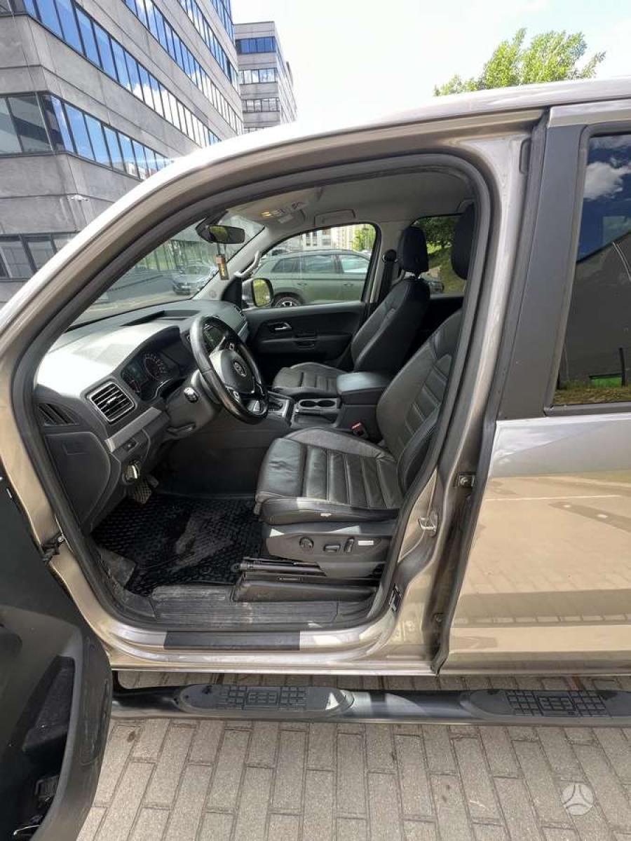 Pelēks Volkswagen Amarok 2019 Viļņa, ar dzinēja tilpumu 2.97 L un nobraukumu 257 tūkst. km par 20000 €, foto 10 vietnē AUTOMOTO.COM.LV