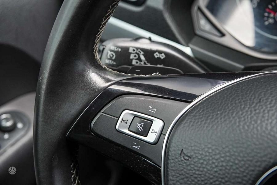 Pelēks Volkswagen Amarok 2019 Kauņa, ar dzinēja tilpumu 2.97 L un nobraukumu 191 tūkst. km par 23450 €, foto 25 vietnē AUTOMOTO.COM.LV