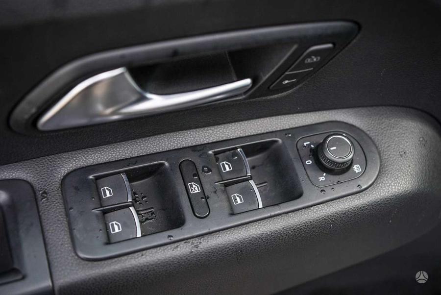Pelēks Volkswagen Amarok 2019 Kauņa, ar dzinēja tilpumu 2.97 L un nobraukumu 191 tūkst. km par 23450 €, foto 28 vietnē AUTOMOTO.COM.LV