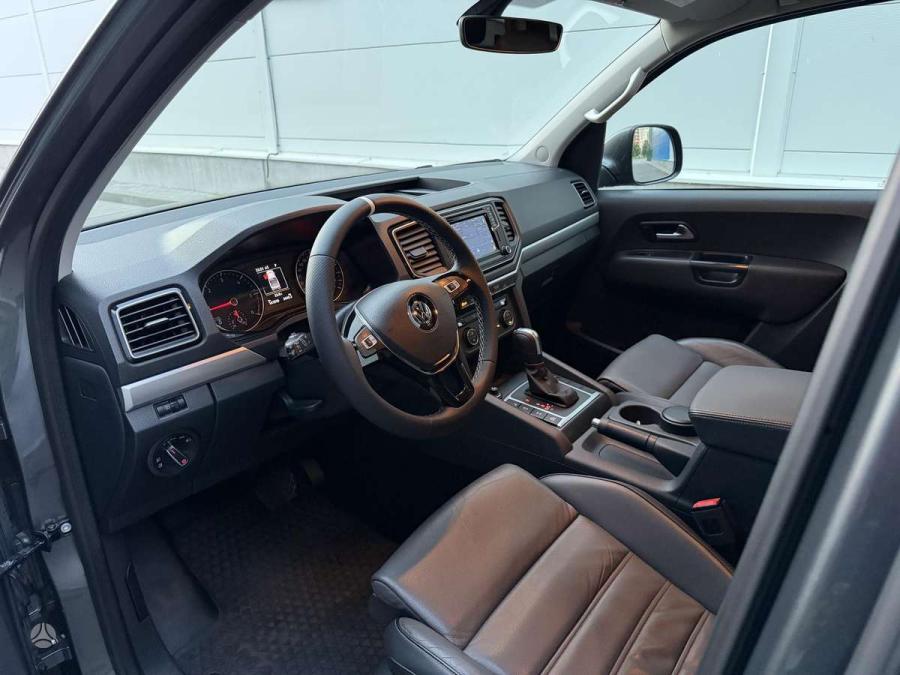 Pelēks Volkswagen Amarok 2020 Klaipėda, ar dzinēja tilpumu 2.97 L un nobraukumu 142 tūkst. km par 28500 €, foto 7 vietnē AUTOMOTO.COM.LV