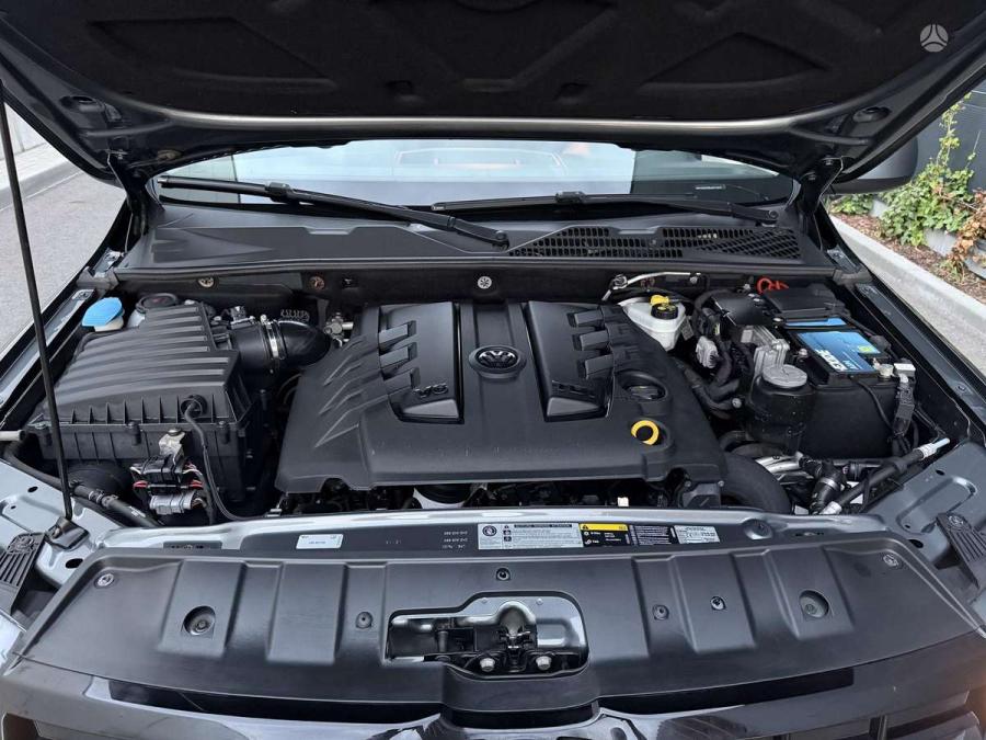 Pelēks Volkswagen Amarok 2020 Klaipėda, ar dzinēja tilpumu 2.97 L un nobraukumu 142 tūkst. km par 28500 €, foto 21 vietnē AUTOMOTO.COM.LV