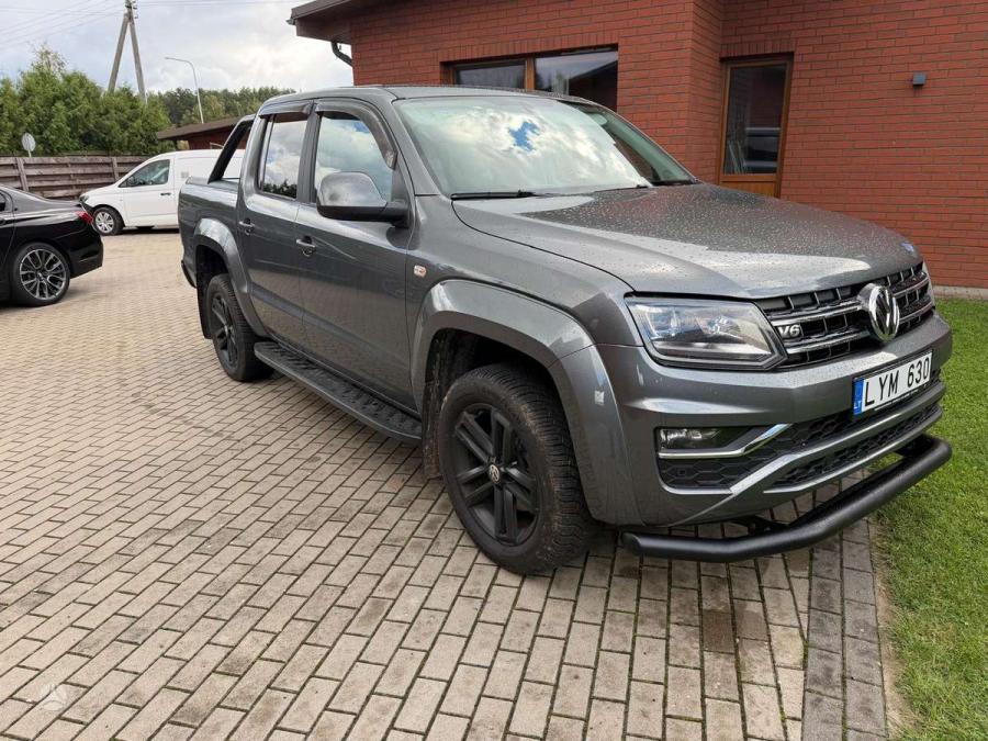 Grey Volkswagen Amarok 2020 in Alytus, with an engine capacity of 2.97 L and mileage of 180 thousand km for 27225 €, photo 3 on AUTOMOTO.COM.LV