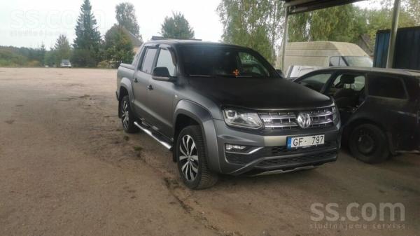 Grey Volkswagen Amarok 2020 in Daugavpils, with an engine capacity of 3.00 L and mileage of 254 thousand km for 29900 €, photo 1 on AUTOMOTO.COM.LV