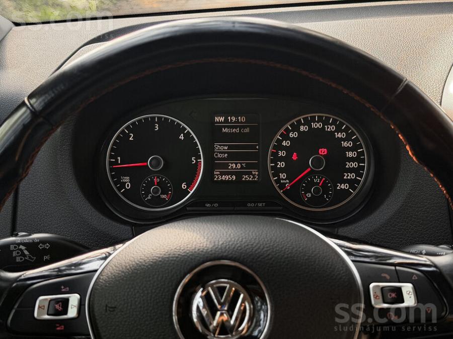 Oranžs Volkswagen Amarok 2015 Rīga, ar dzinēja tilpumu 2.00 L un nobraukumu 0 tūkst. km par 17490 €, foto 25 vietnē AUTOMOTO.COM.LV