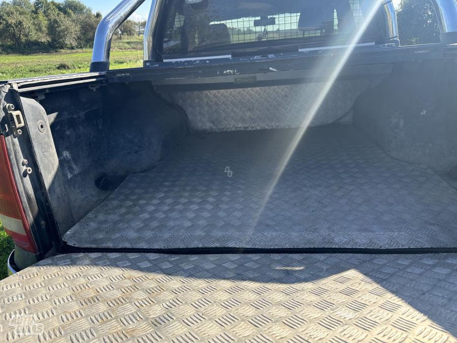 Volkswagen Amarok 2014 in Pabrade, with an engine capacity of 2.00 L and mileage of 480 thousand km for 5999 €, photo 8 on AUTOMOTO.COM.LV