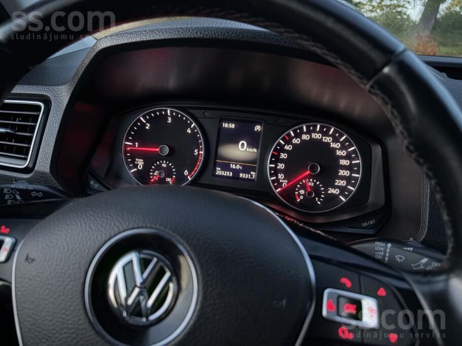 Volkswagen Amarok 2020 in Madona, with an engine capacity of 3.00 L and mileage of 203 thousand km for 26500 €, photo 30 on AUTOMOTO.COM.LV