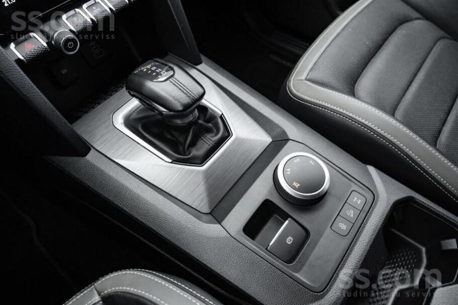 Sarkans Volkswagen Amarok 2024 Rīga, ar dzinēja tilpumu 3.00 L un nobraukumu 26 tūkst. km par 47900 €, foto 15 vietnē AUTOMOTO.COM.LV