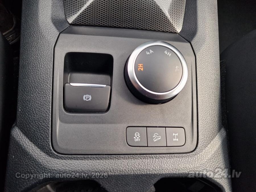 Sarkans Volkswagen Amarok 2024 Tallina, ar dzinēja tilpumu 3.00 L un nobraukumu 97 tūkst. km par 49900 €, foto 28 vietnē AUTOMOTO.COM.LV