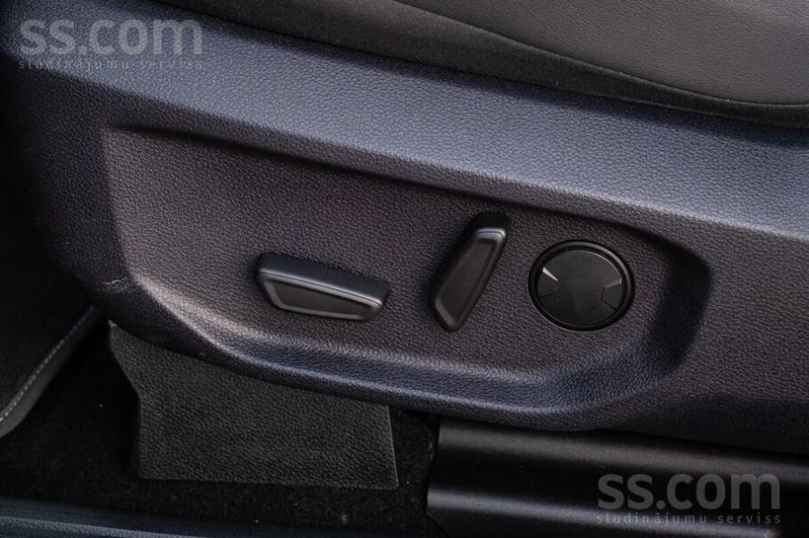 Sarkans Volkswagen Amarok 2024 Rīga, ar dzinēja tilpumu 3.00 L un nobraukumu 27 tūkst. km par 49900 €, foto 13 vietnē AUTOMOTO.COM.LV