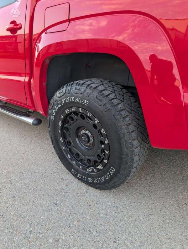 Red Volkswagen Amarok 2018 in Vilnius, with an engine capacity of 2.97 L and mileage of 226 thousand km for 19500 €, photo 6 on AUTOMOTO.COM.LV