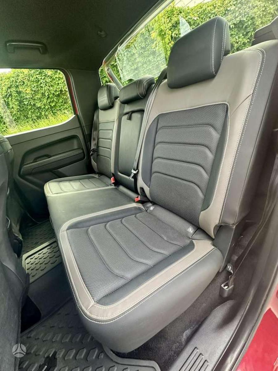 Sarkans Volkswagen Amarok 2023 Viļņa, ar dzinēja tilpumu 3.00 L un nobraukumu 57 tūkst. km par 49900 €, foto 8 vietnē AUTOMOTO.COM.LV