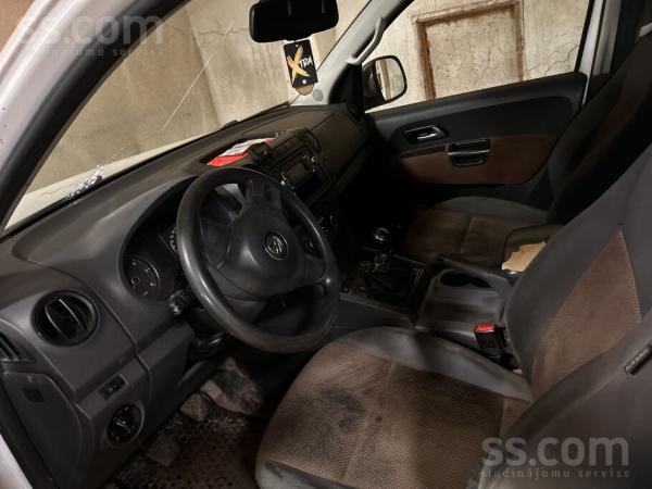 Balts Volkswagen Amarok 2014 Rīga, ar dzinēja tilpumu 2.00 L un nobraukumu 500 tūkst. km par 3200 €, foto 4 vietnē AUTOMOTO.COM.LV