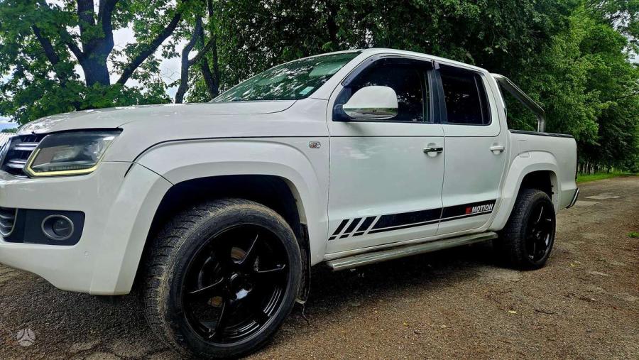 Balts Volkswagen Amarok 2015 Kaišiadorys, ar dzinēja tilpumu 2.00 L un nobraukumu 300 tūkst. km par 11200 €, foto 1 vietnē AUTOMOTO.COM.LV