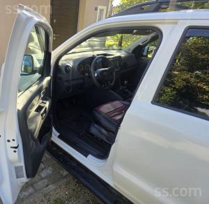 White Volkswagen Amarok 2015 in Riga, with an engine capacity of 2.00 L and mileage of 190 thousand km for 14500 €, photo 13 on AUTOMOTO.COM.LV