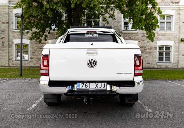 White Volkswagen Amarok 2016 in Tallinn, with an engine capacity of 3.00 L and mileage of 229 thousand km for 17990 €, photo 3 on AUTOMOTO.COM.LV