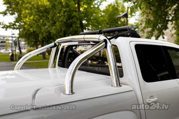 White Volkswagen Amarok 2016 in Tallinn, with an engine capacity of 3.00 L and mileage of 229 thousand km for 17990 €, photo 10 on AUTOMOTO.COM.LV
