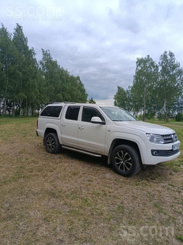 White Volkswagen Amarok 2016 in Dobele, with an engine capacity of 2.00 L and mileage of 236 thousand km for 17000 €, photo 1 on AUTOMOTO.COM.LV