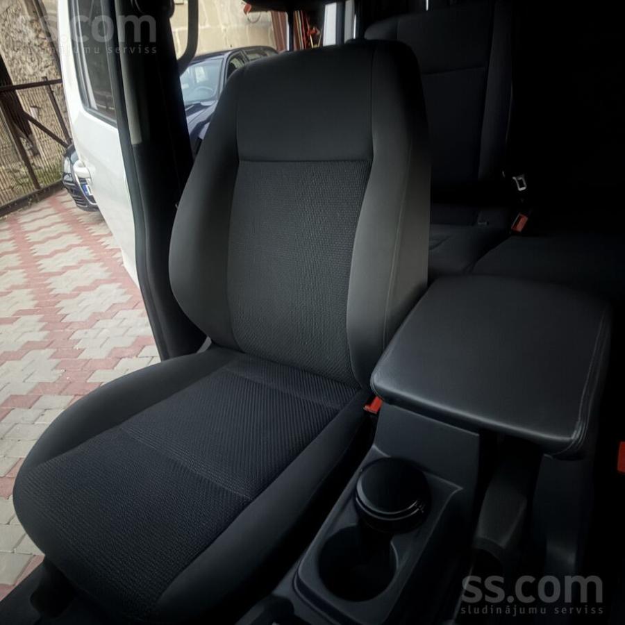 Balts Volkswagen Amarok 2016 Tukums, ar dzinēja tilpumu 2.00 L un nobraukumu 354 tūkst. km par 15300 €, foto 5 vietnē AUTOMOTO.COM.LV