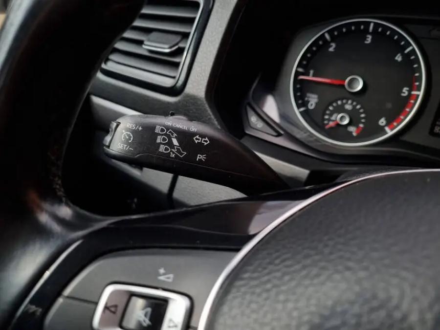 Balts Volkswagen Amarok 2018 Jēkabpils, ar dzinēja tilpumu 3.00 L un nobraukumu 89 tūkst. km par 25900 €, foto 26 vietnē AUTOMOTO.COM.LV