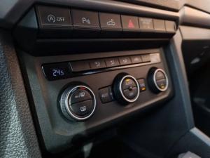 Balts Volkswagen Amarok 2018 Jēkabpils, ar dzinēja tilpumu 3.00 L un nobraukumu 89 tūkst. km par 25900 €, foto 27 vietnē AUTOMOTO.COM.LV