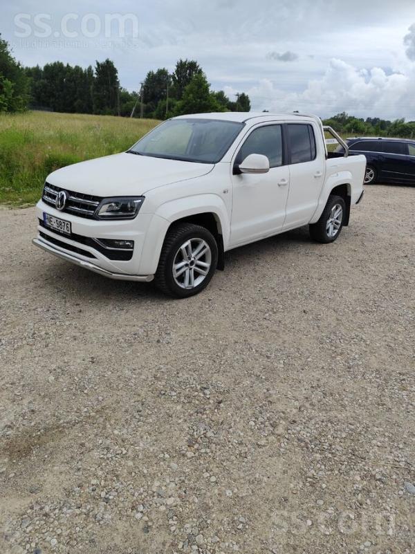 White Volkswagen Amarok 2018 in Kuldiga, with an engine capacity of 3.00 L and mileage of 325 thousand km for 19950 €, photo 1 on AUTOMOTO.COM.LV