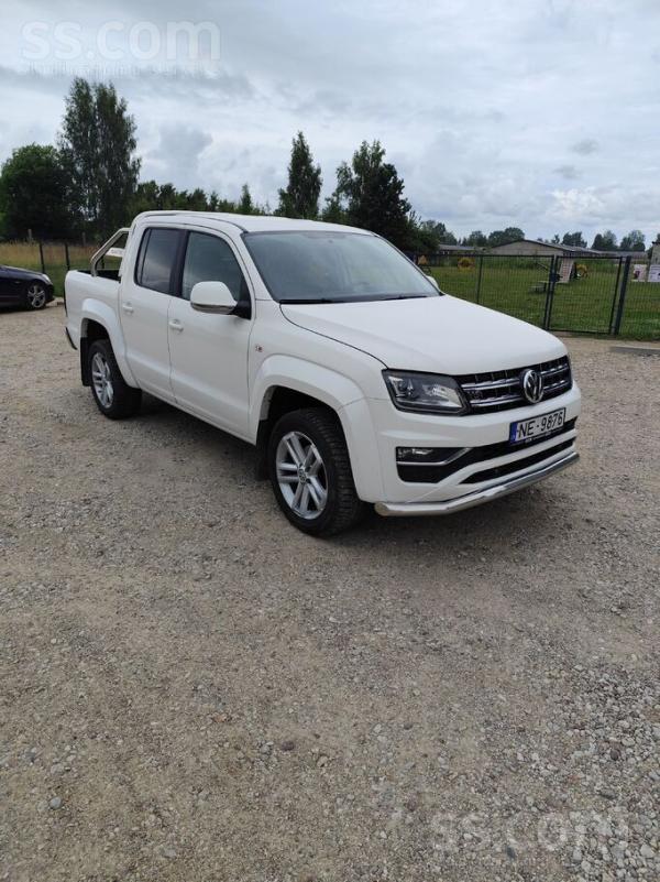 White Volkswagen Amarok 2018 in Kuldiga, with an engine capacity of 3.00 L and mileage of 325 thousand km for 19950 €, photo 2 on AUTOMOTO.COM.LV