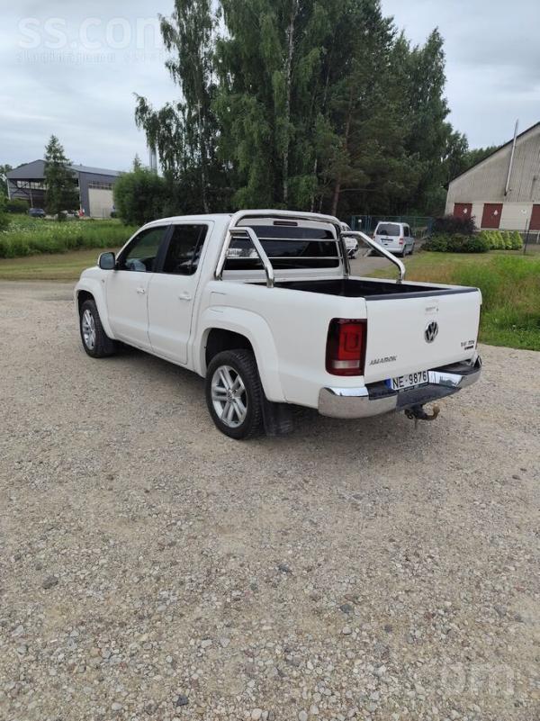 White Volkswagen Amarok 2018 in Kuldiga, with an engine capacity of 3.00 L and mileage of 325 thousand km for 19950 €, photo 4 on AUTOMOTO.COM.LV