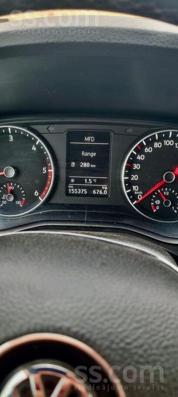 White Volkswagen Amarok 2020 in Ogre, with an engine capacity of 3.00 L and mileage of 156 thousand km for 28800 €, photo 6 on AUTOMOTO.COM.LV