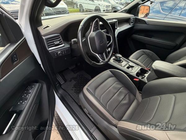 Volkswagen Amarok 2025 in Tallinn on AUTOMOTO.COM.LV White Volkswagen Amarok 2025 in Tallinn, with an engine capacity of 3.00 L and mileage of 56 thousand km for 56300 €, photo 6 on AUTOMOTO.COM.LV