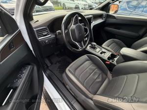 White Volkswagen Amarok 2025 in Tallinn, with an engine capacity of 3.00 L and mileage of 56 thousand km for 56300 €, photo 6 on AUTOMOTO.COM.LV