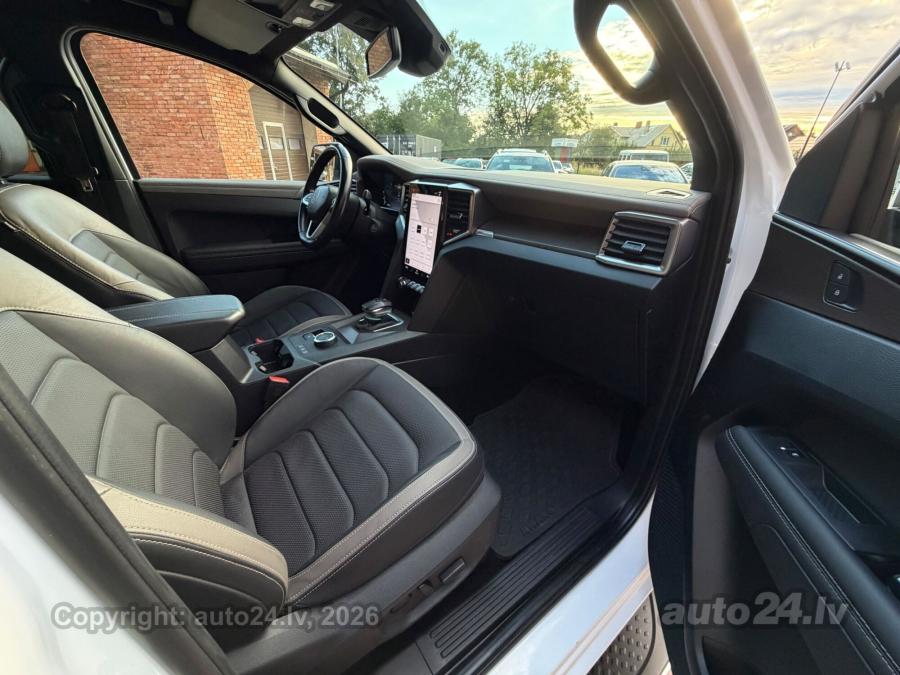 White Volkswagen Amarok 2025 in Tallinn, with an engine capacity of 3.00 L and mileage of 56 thousand km for 56300 €, photo 7 on AUTOMOTO.COM.LV