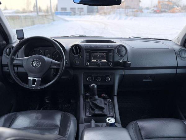 White Volkswagen Amarok 2011 in Vilnius, with an engine capacity of 1.96 L and mileage of 397 thousand km for 6500 €, photo 6 on AUTOMOTO.COM.LV