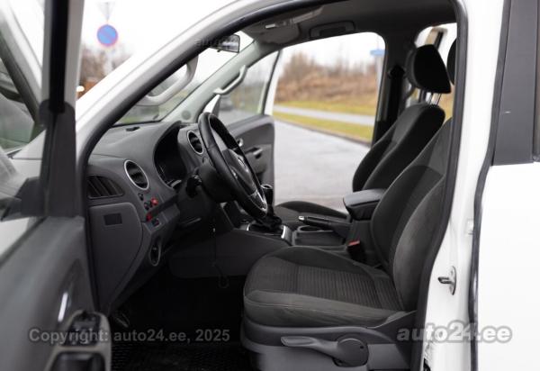 Balts Volkswagen Amarok 2012 Tallina, ar dzinēja tilpumu 2.00 L un nobraukumu 338 tūkst. km par 8990 €, foto 10 vietnē AUTOMOTO.COM.LV