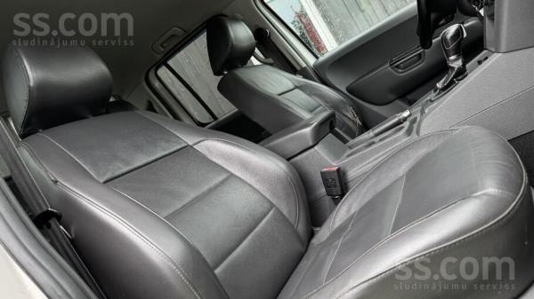 White Volkswagen Amarok 2012 in Riga, with an engine capacity of 2.00 L and mileage of 349 thousand km for 6500 €, photo 7 on AUTOMOTO.COM.LV