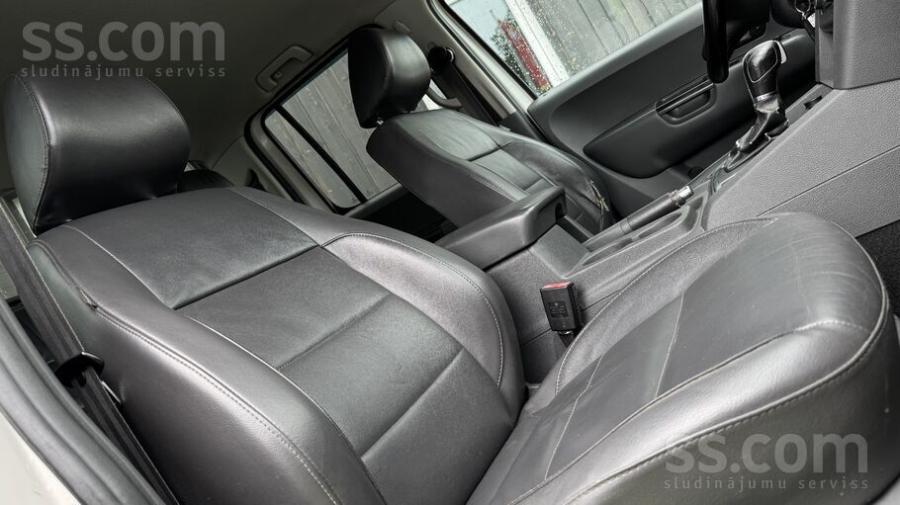 White Volkswagen Amarok 2012 in Riga, with an engine capacity of 2.00 L and mileage of 349 thousand km for 6500 €, photo 8 on AUTOMOTO.COM.LV