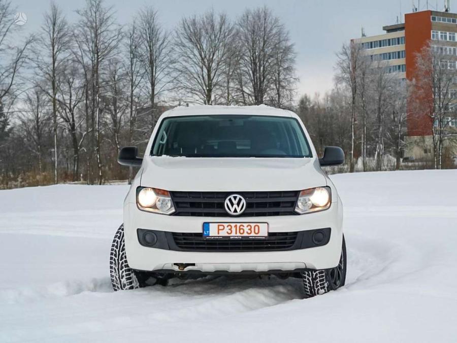 White Volkswagen Amarok 2016 in Vilnius, with an engine capacity of 1.97 L and mileage of 215 thousand km for 13350 €, photo 3 on AUTOMOTO.COM.LV
