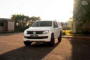White Volkswagen Amarok 2016 in Vilnius, with an engine capacity of 2.00 L and mileage of 215 thousand km for 10990 €, photo  on AUTOMOTO.COM.LV
