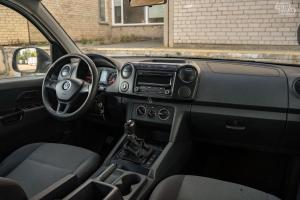 White Volkswagen Amarok 2016 in Vilnius, with an engine capacity of 2.00 L and mileage of 215 thousand km for 10990 €, photo 9 on AUTOMOTO.COM.LV