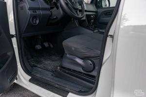 White Volkswagen Amarok 2016 in Vilnius, with an engine capacity of 2.00 L and mileage of 215 thousand km for 10990 €, photo 12 on AUTOMOTO.COM.LV