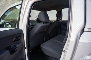 White Volkswagen Amarok 2016 in Vilnius, with an engine capacity of 2.00 L and mileage of 215 thousand km for 10990 €, photo 13 on AUTOMOTO.COM.LV