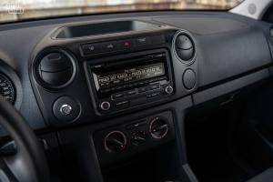 White Volkswagen Amarok 2016 in Vilnius, with an engine capacity of 2.00 L and mileage of 215 thousand km for 10990 €, photo 14 on AUTOMOTO.COM.LV