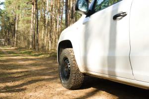 White Volkswagen Amarok 2016 in Vilnius, with an engine capacity of 2.00 L and mileage of 215 thousand km for 10990 €, photo 21 on AUTOMOTO.COM.LV