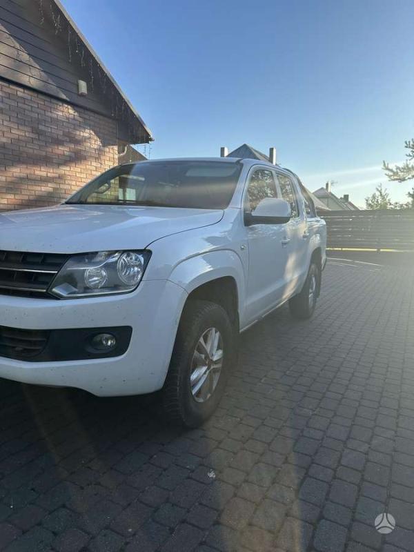 White Volkswagen Amarok 2016 in Salcininkai, with an engine capacity of 1.97 L and mileage of 200 thousand km for 9700 €, photo 2 on AUTOMOTO.COM.LV