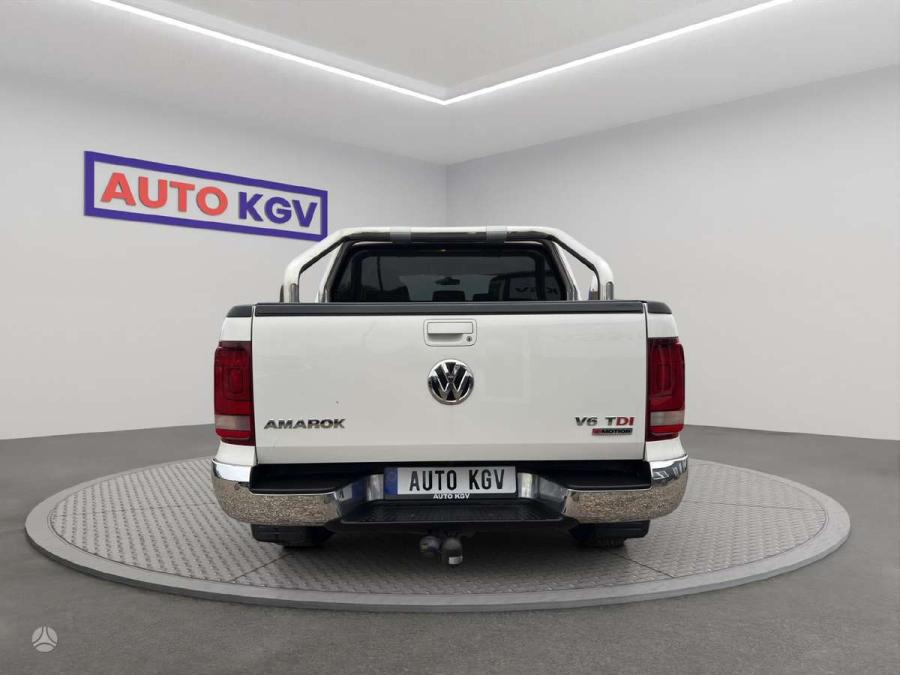 White Volkswagen Amarok 2017 in Kaunas, with an engine capacity of 3.00 L and mileage of 246 thousand km for 19799 €, photo 4 on AUTOMOTO.COM.LV