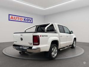White Volkswagen Amarok 2017 in Kaunas, with an engine capacity of 3.00 L and mileage of 246 thousand km for 19799 €, photo 5 on AUTOMOTO.COM.LV