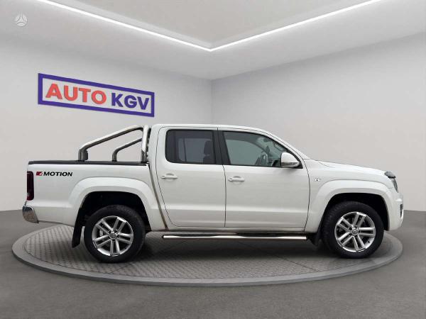 White Volkswagen Amarok 2017 in Kaunas, with an engine capacity of 3.00 L and mileage of 246 thousand km for 19799 €, photo 6 on AUTOMOTO.COM.LV