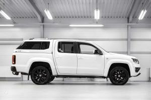 White Volkswagen Amarok 2020 in Tukums, with an engine capacity of 2.97 L and mileage of 185 thousand km for 25700 €, photo 4 on AUTOMOTO.COM.LV